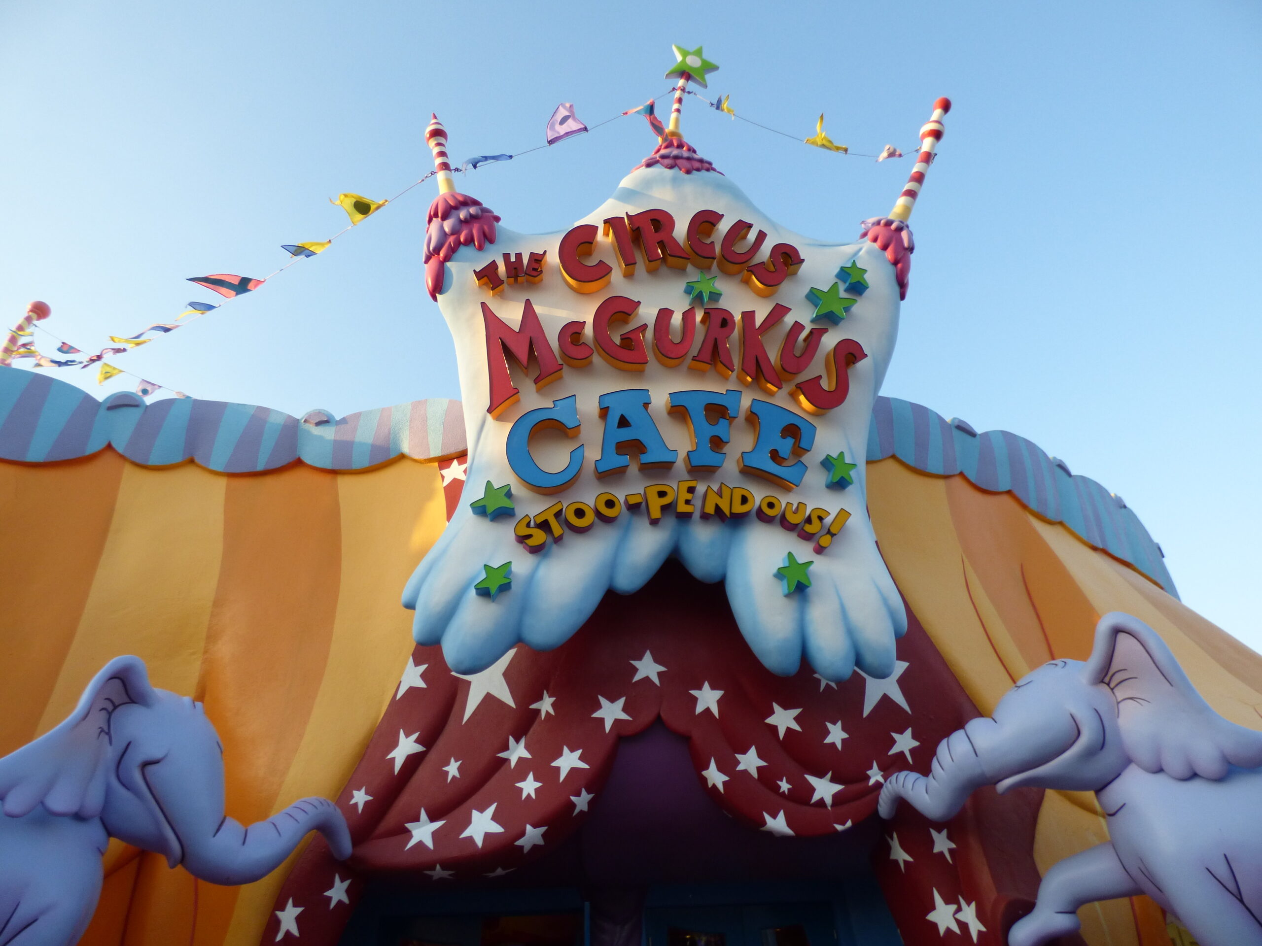 Lunch at Circus McGurkus cafe stoo-pendous